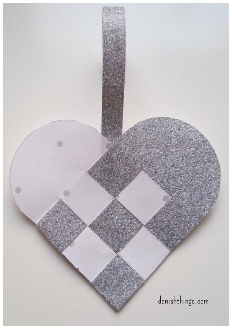 Pleated Christmas hearts - Danish Christmas harts - Danish Things